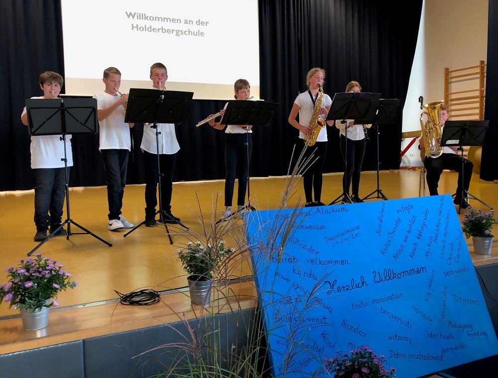Große Willkommensfeier an der Holderbergschule für die neuen Fünftklässler